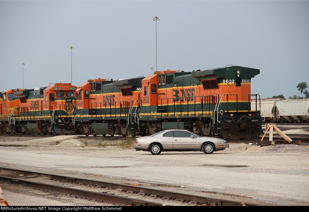 BNSF 8606 & BNSF 8632
